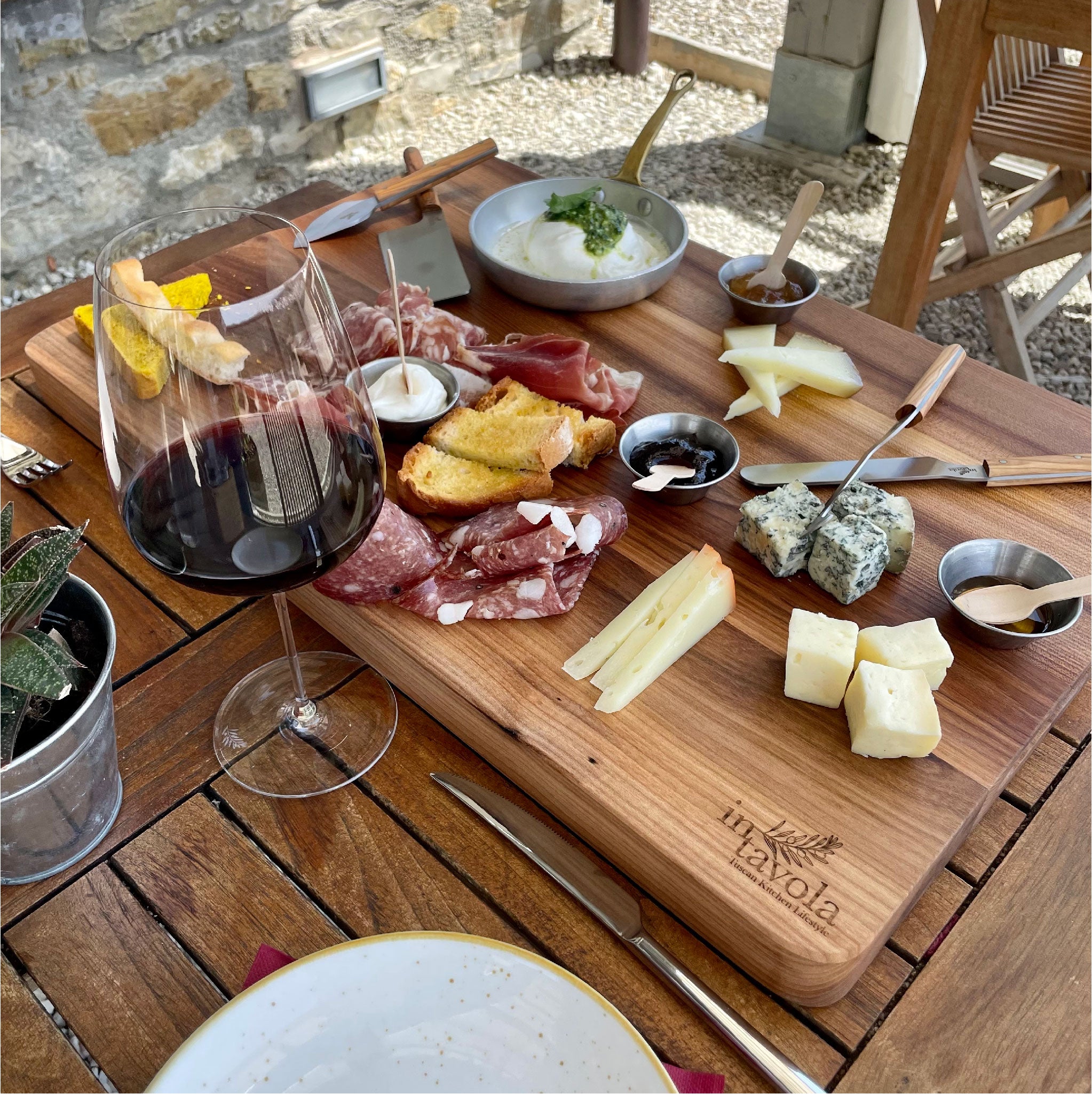 Dante cutting board